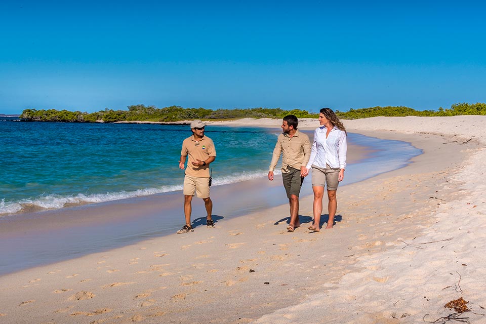 What are the visiting rules for the Galapagos National Park?