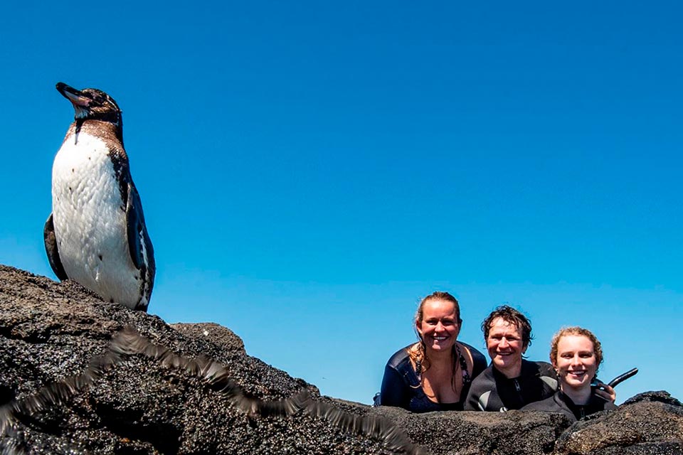 What are the visiting rules for the Galapagos National Park?