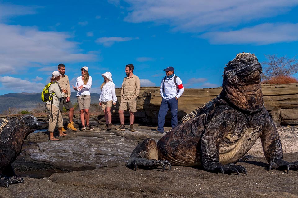 What are the visiting rules for the Galapagos National Park?